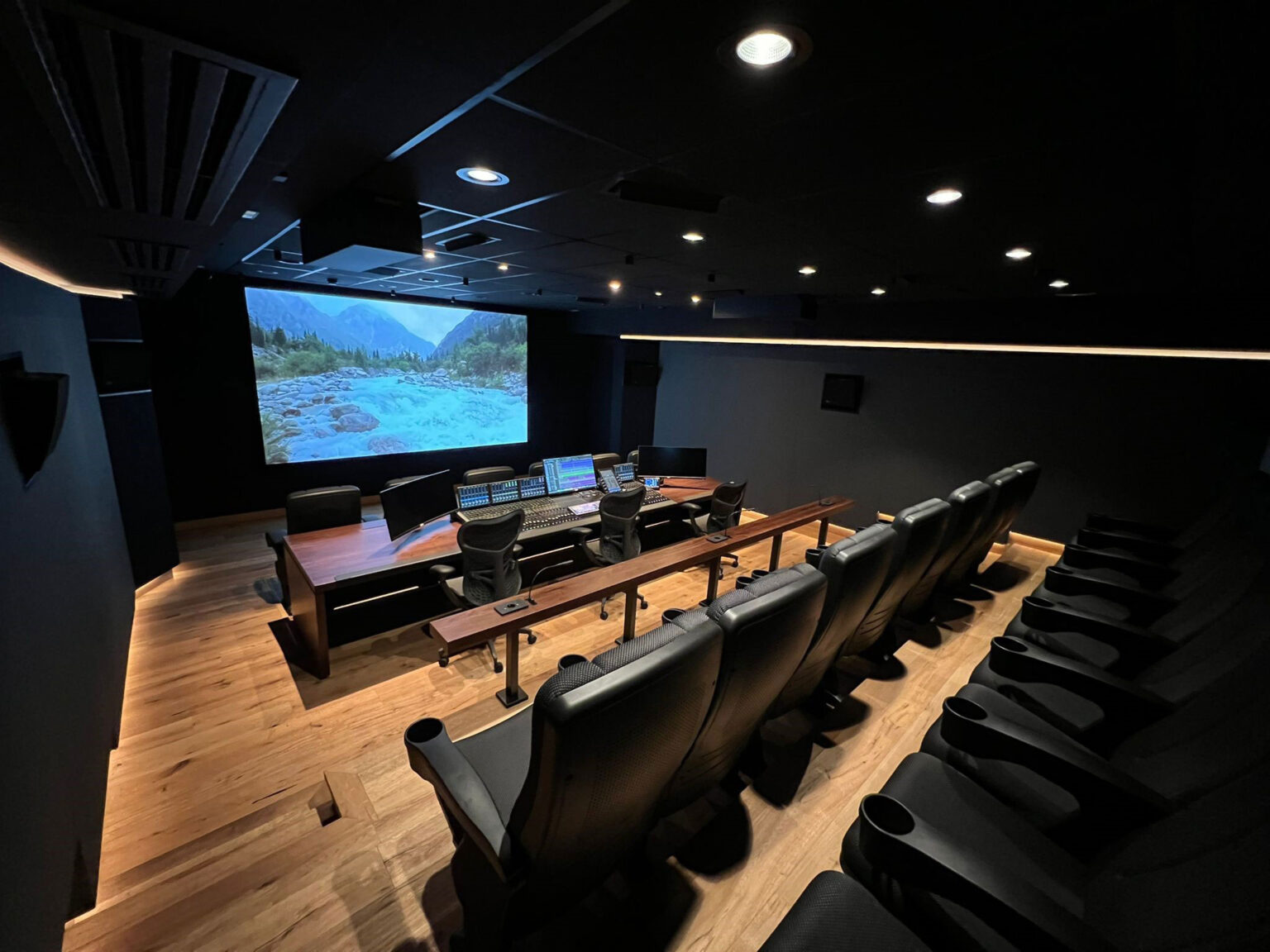 Acoustic conditioning of a professional Dolby Atmos room - Masacousticspro